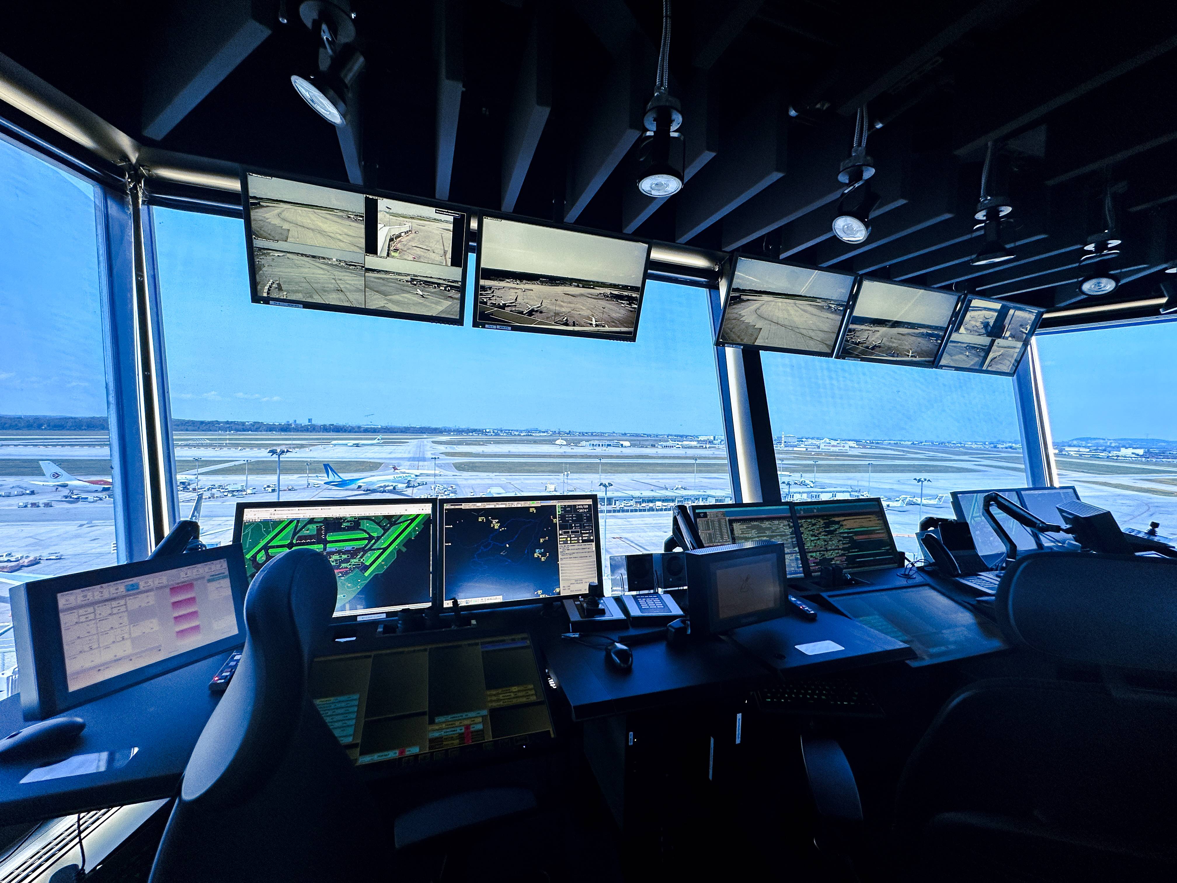 Frequentis AG: Kanada verbessert seine Luftraumkommunikation mit ...